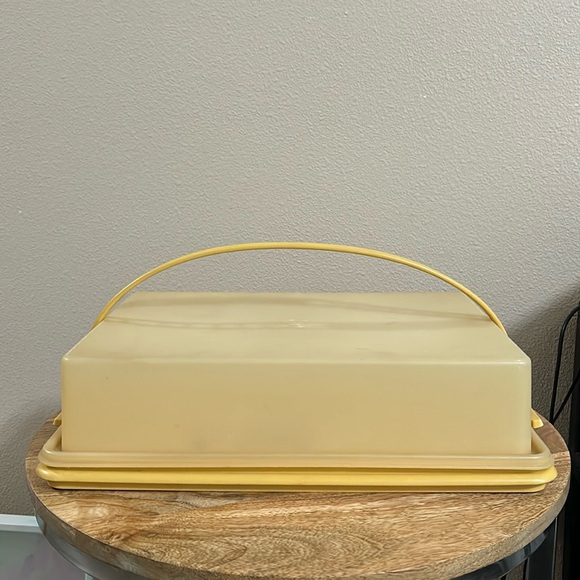 Tupperware Cake Carrier Vintage